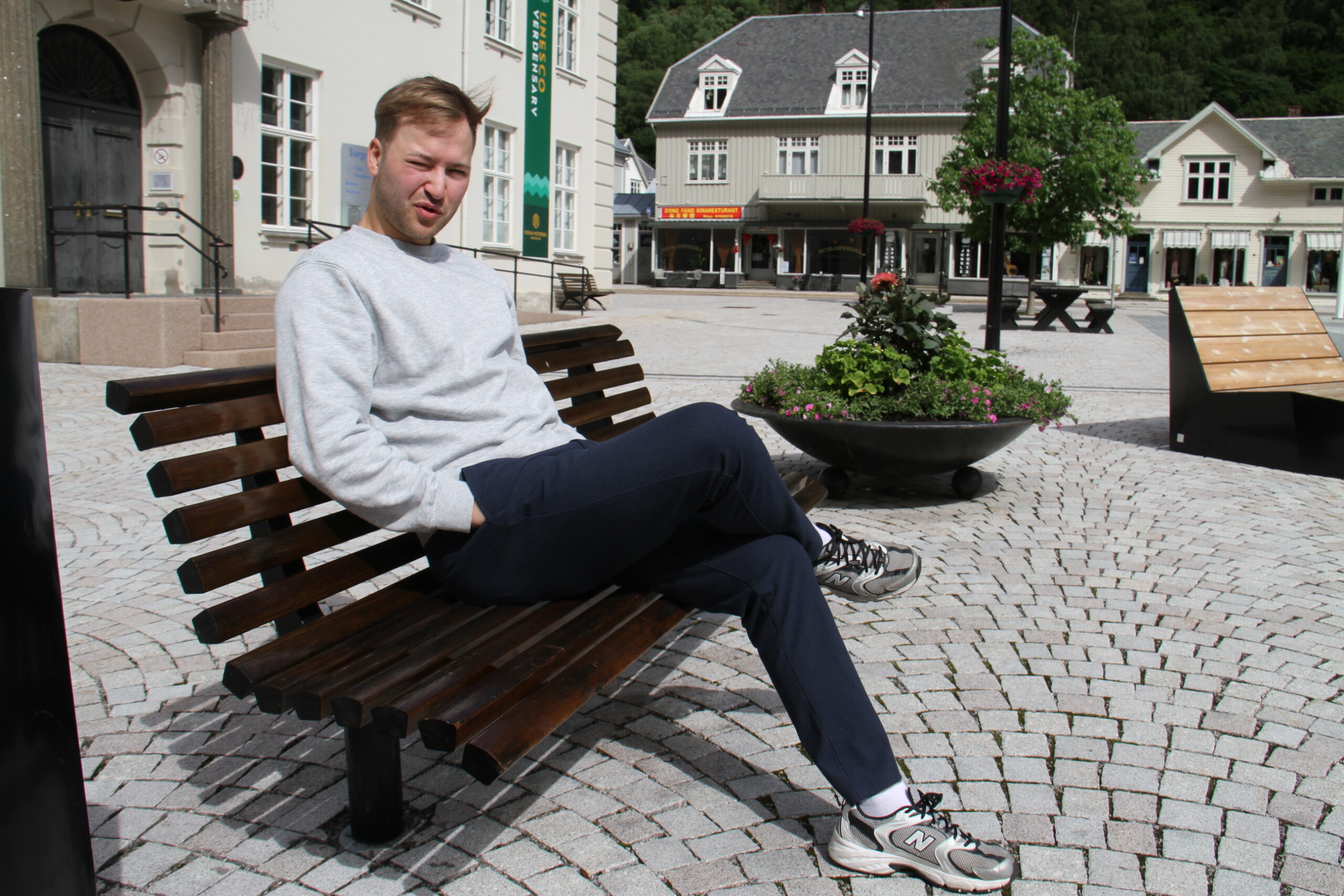 Emlo med sin 3. A-listesingel på Radio Rjukan – Radio Rjukan